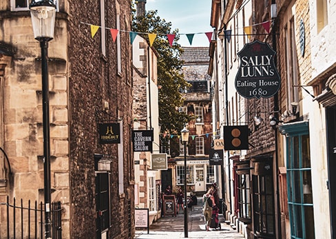 Hop-on hop-off Bath - Discover Bath by bus | Tootbus Bath