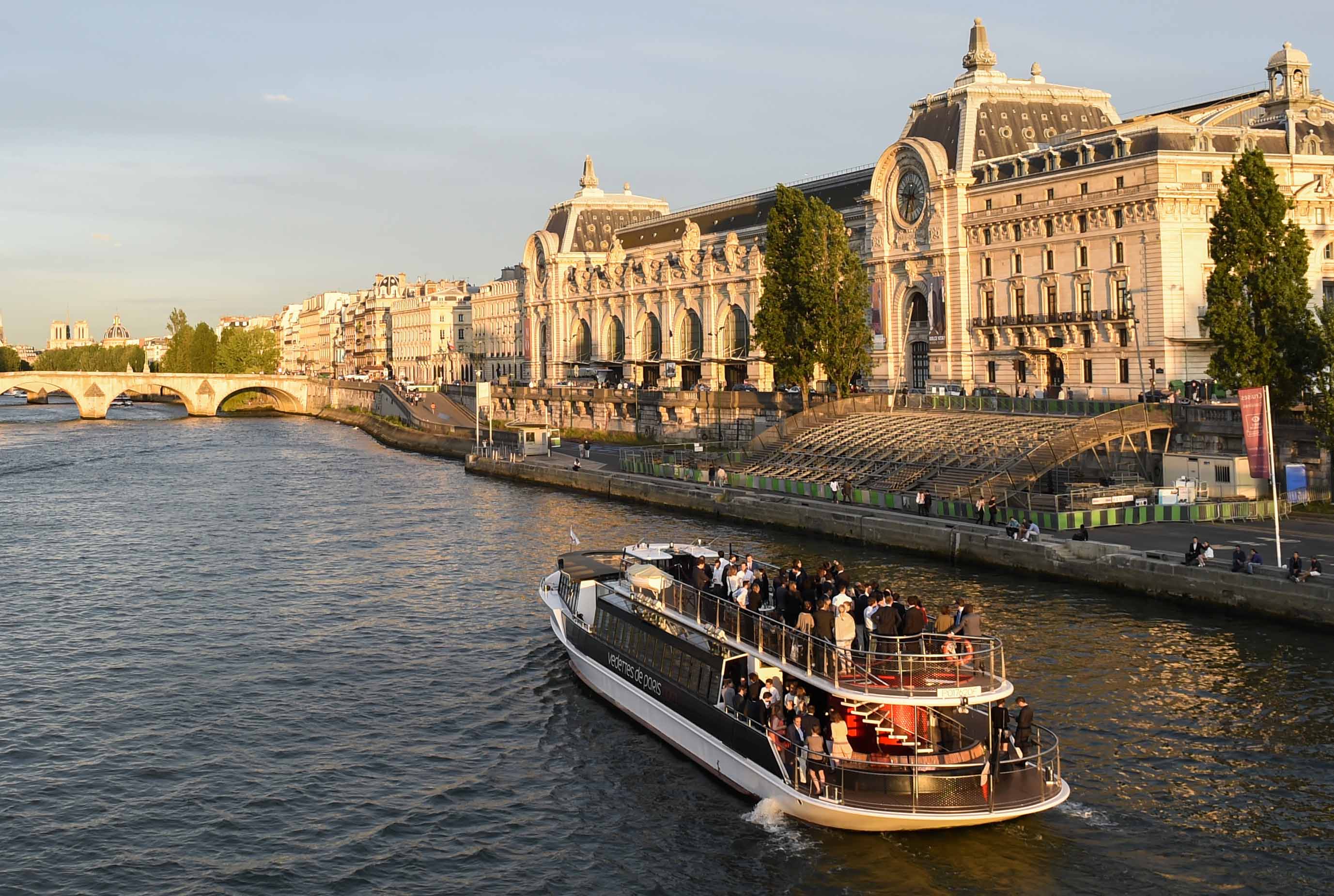 Croisière sur la seine et visite en bus de Paris | Tootbus Paris